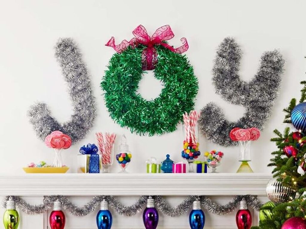 22 Fun Tinsel Decoration Ideas to Transform Your Festive Space