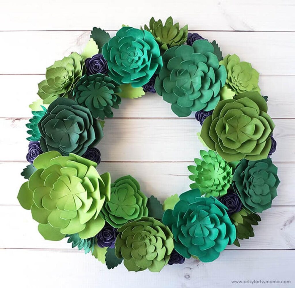 18 Creative Paper Wreath DIYs to Craft This Season