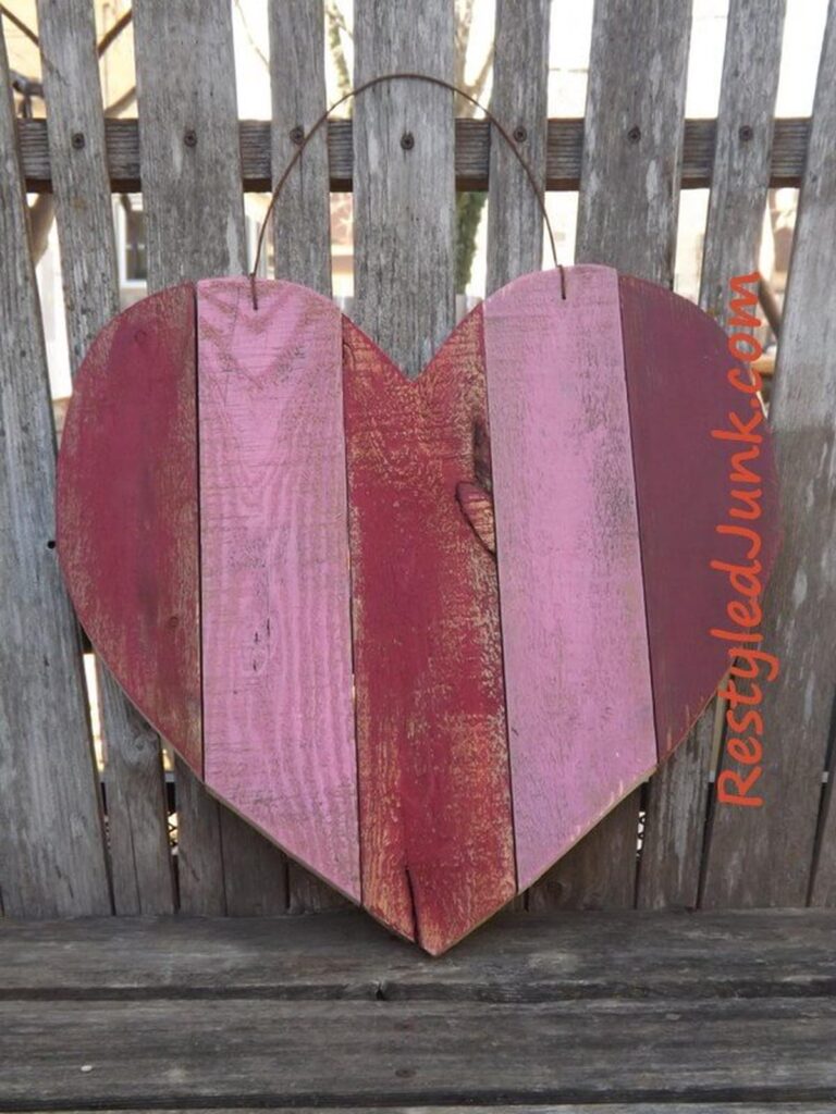 33 Rustic Wood Heart Crafts to DIY and Cherish
