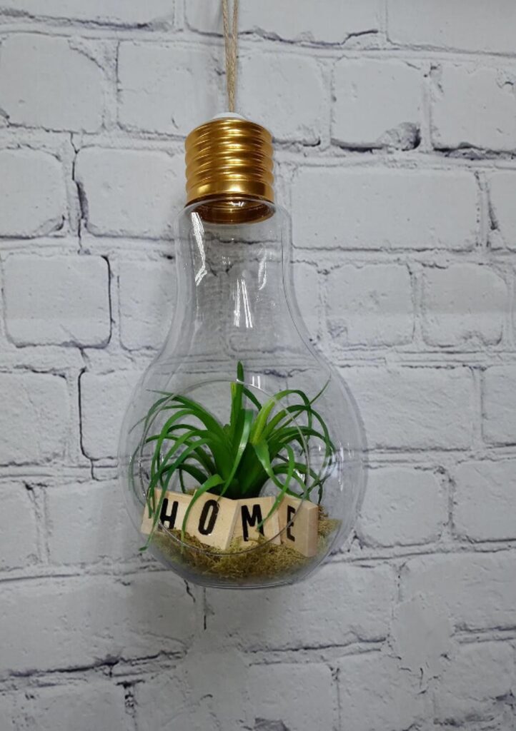 18 Cool DIY Ideas of Old Light Bulbs