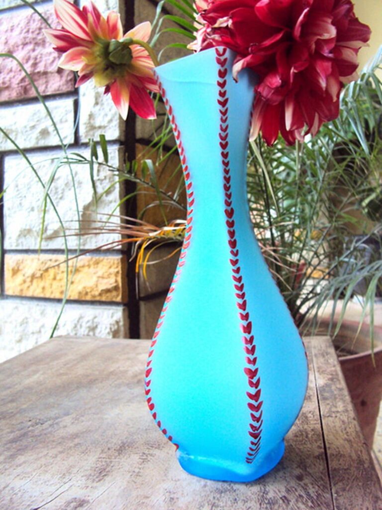 22 Stylish DIY Vase Projects to Display Your Blooms