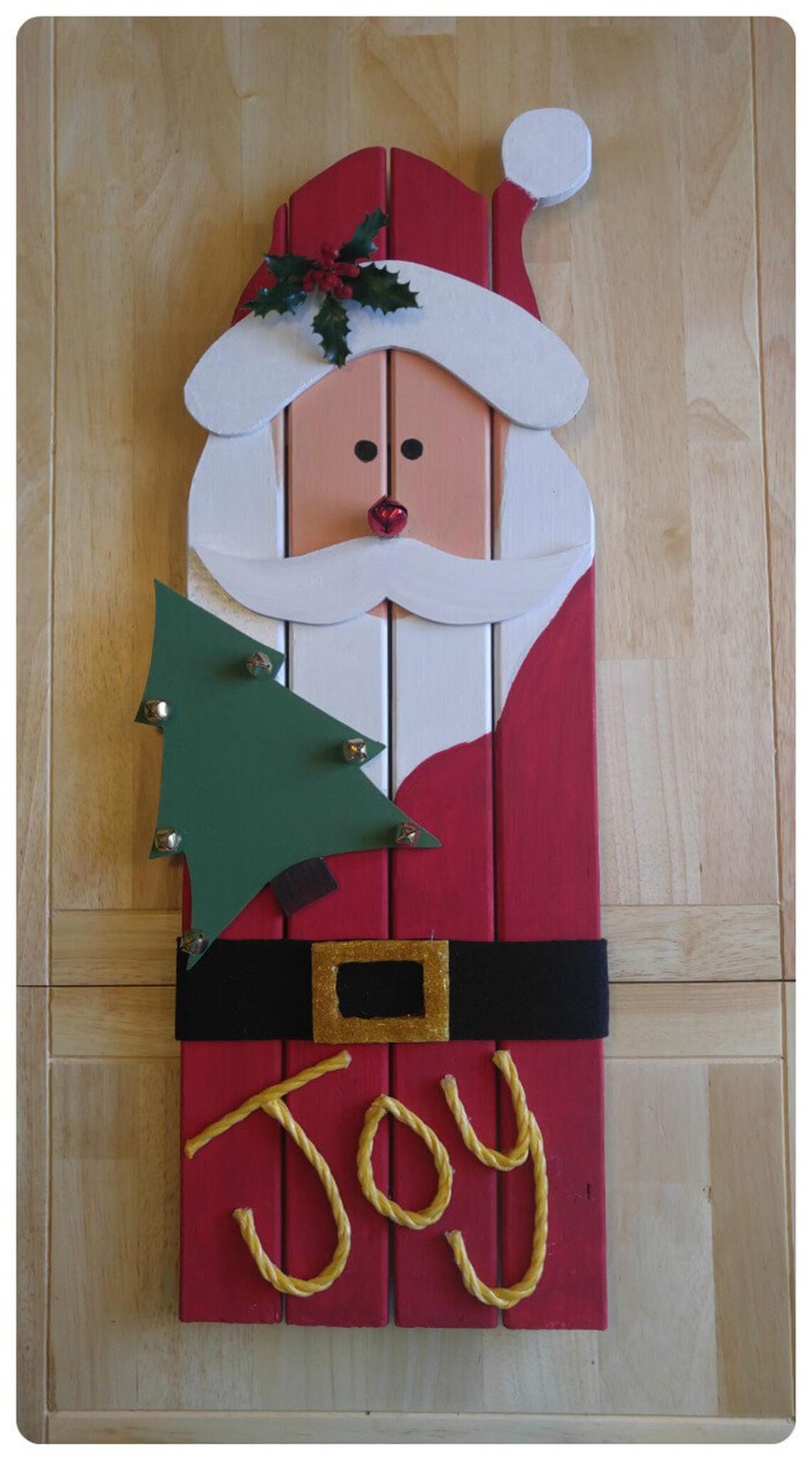26 DIY Santa Decor Ideas to Brighten Your Holiday