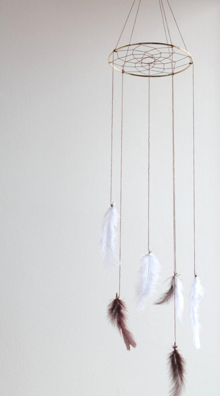 23 Easy DIY Feather Crafts That Inspire Creativity