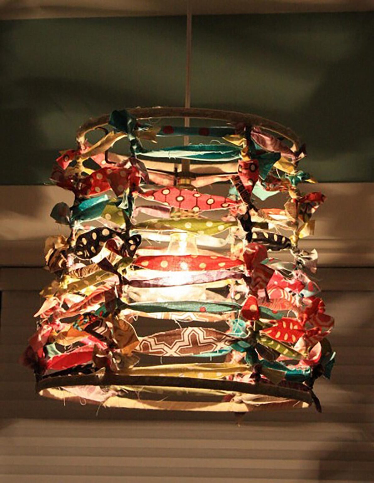 20 Creative Upcycling Ideas for Old Lamps and Shades