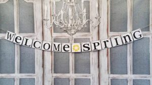 31 Trend-Setting Spring and Easter Sign Ideas for This Year