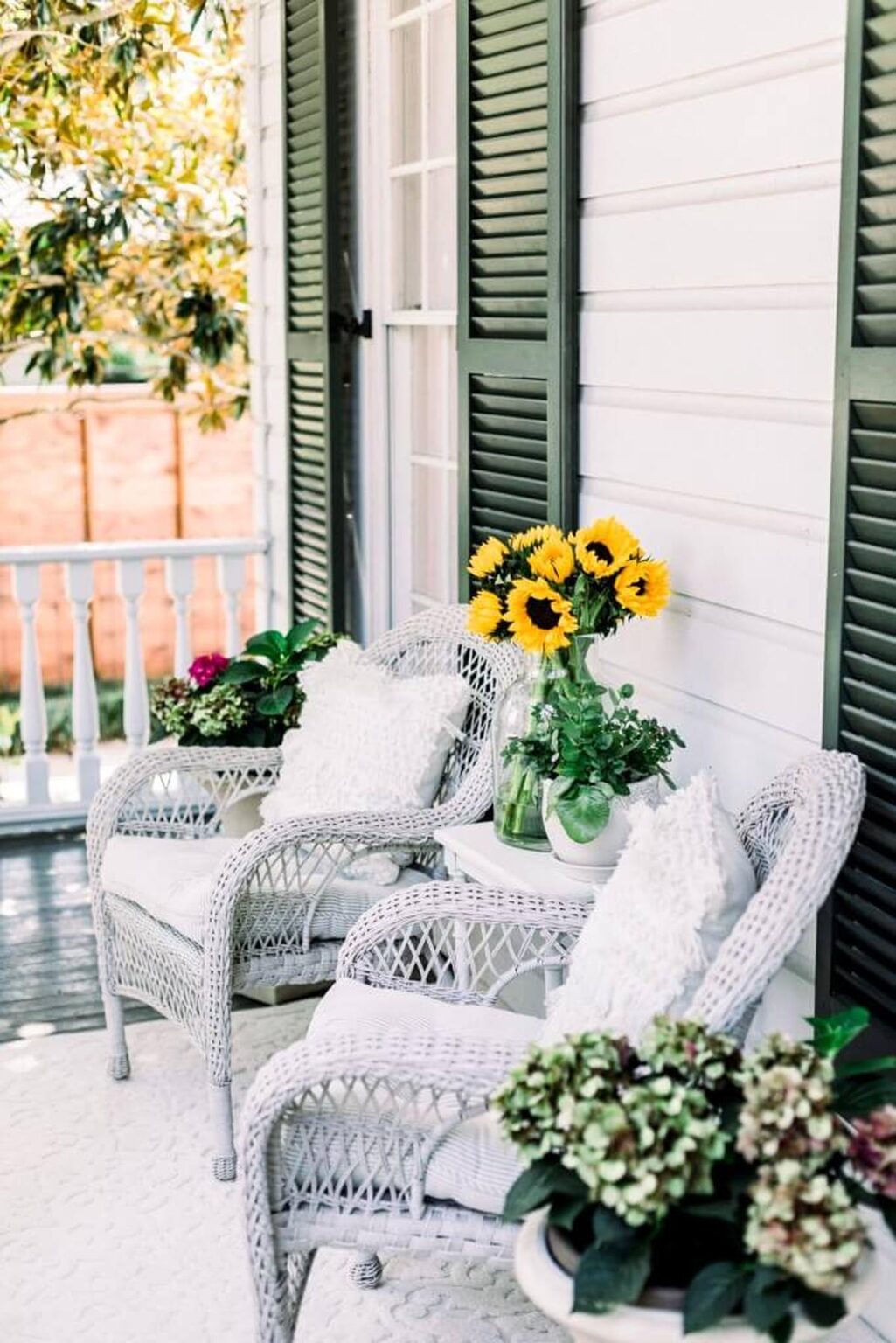 24 Cozy Outdoor Seating Ideas to Revamp Your Space