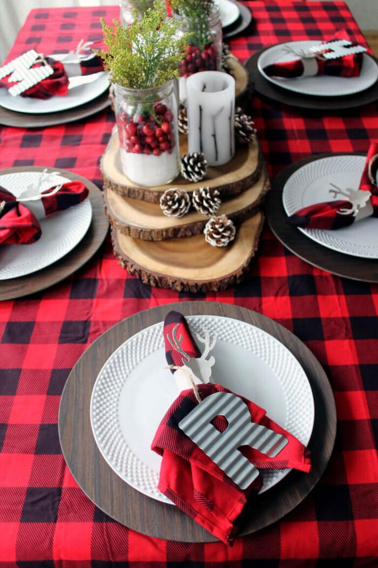 14 Gorgeous Christmas Table Themes to Inspire