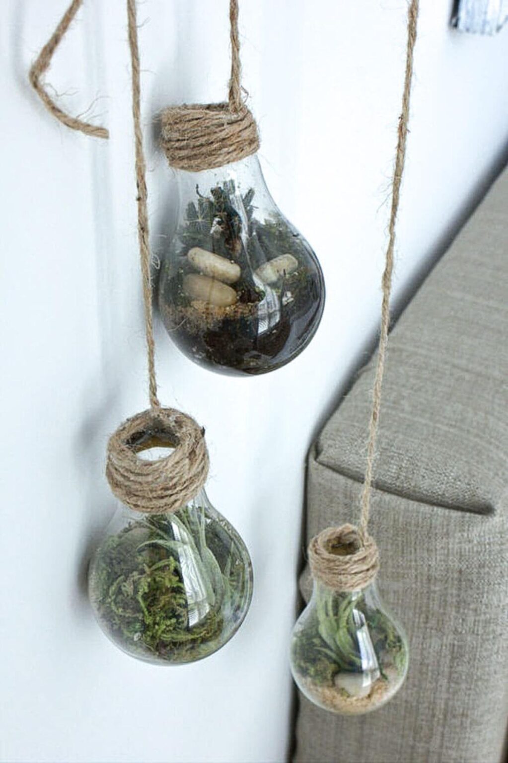 18 Cool DIY Ideas of Old Light Bulbs