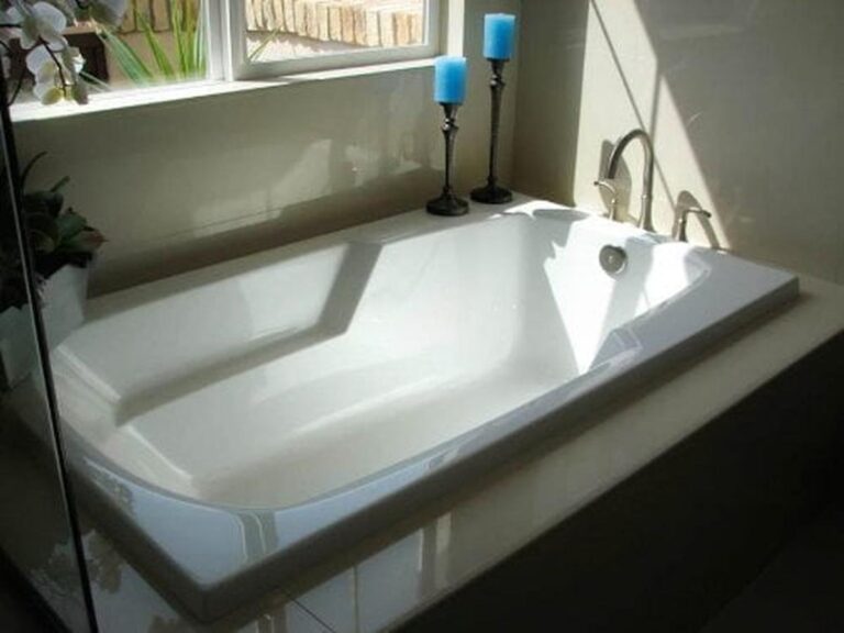 24 Best Small Bathtubs Designed for Big Impressions