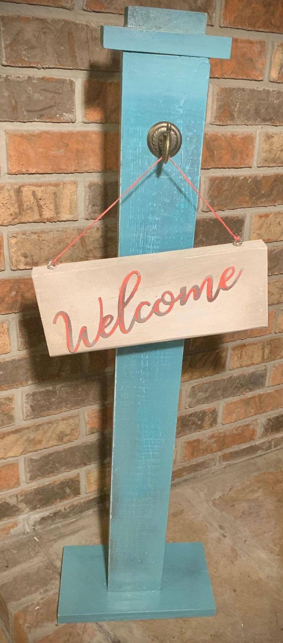 43 Welcoming Front Porch Posts to Delight Your Visitors