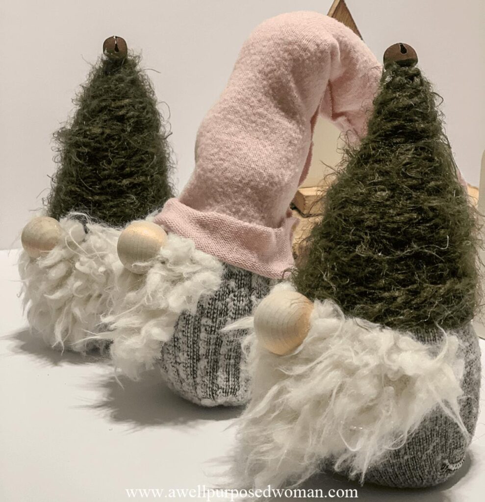 26 DIY Santa Decor Ideas to Brighten Your Holiday