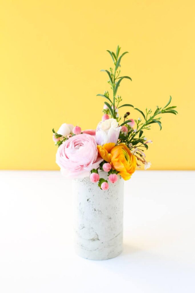 22 Stylish DIY Vase Projects to Display Your Blooms