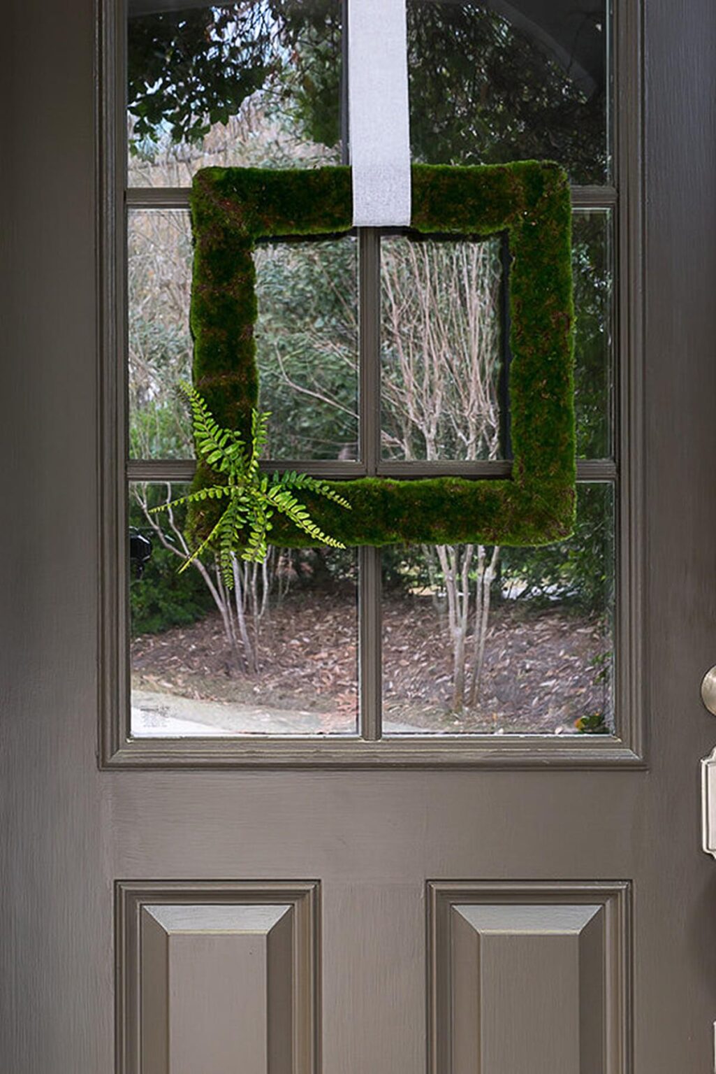30 DIY Moss Wreath Designs to Beautify Your Entryway