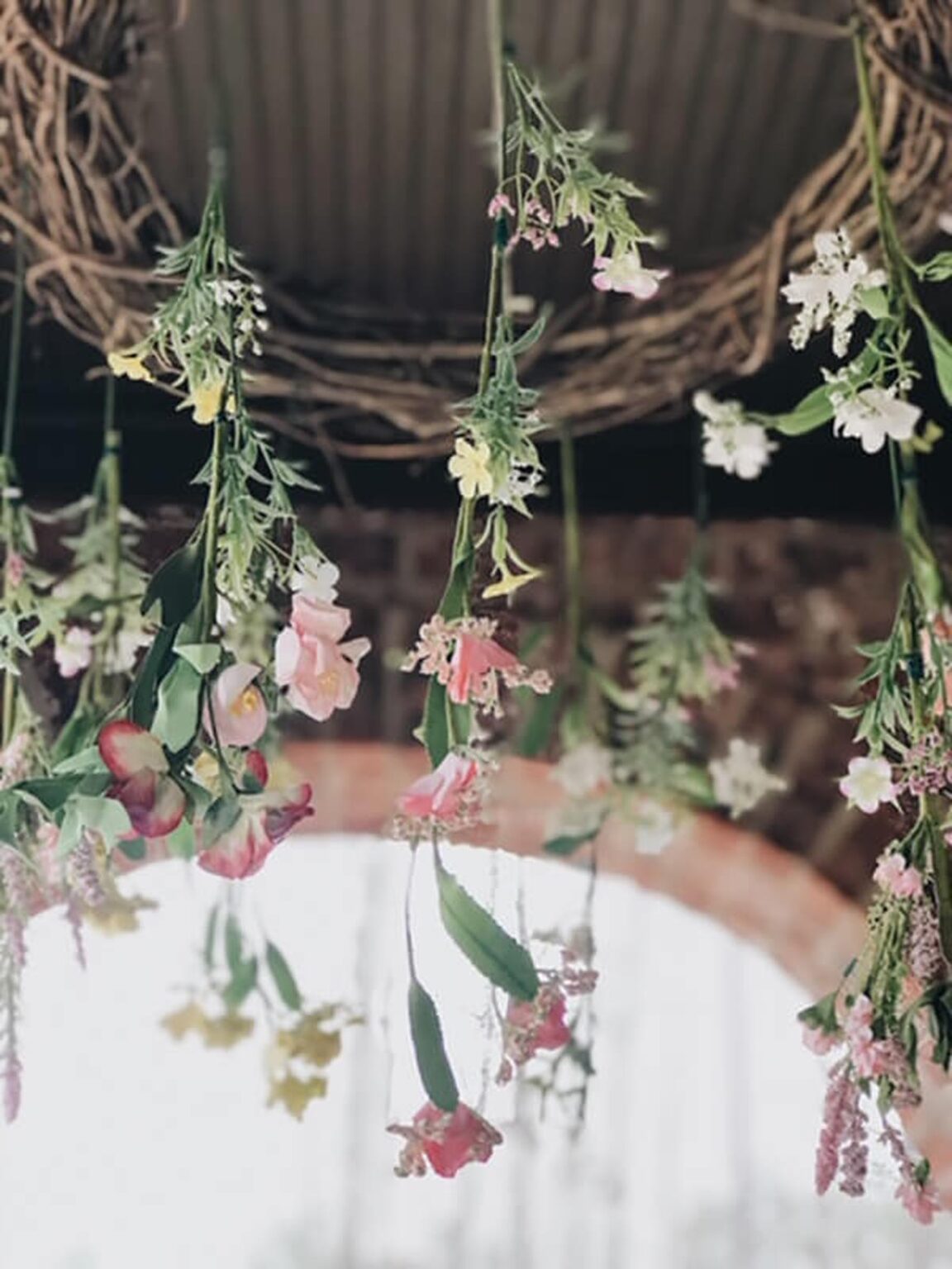 18 Unique DIY Flower Chandeliers That Are Simply Beautiful