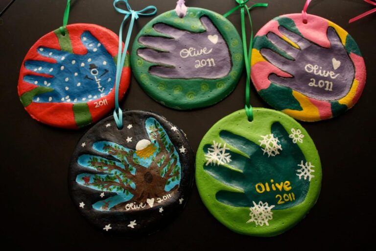 49 Easy and Beautiful DIY Christmas Ornaments