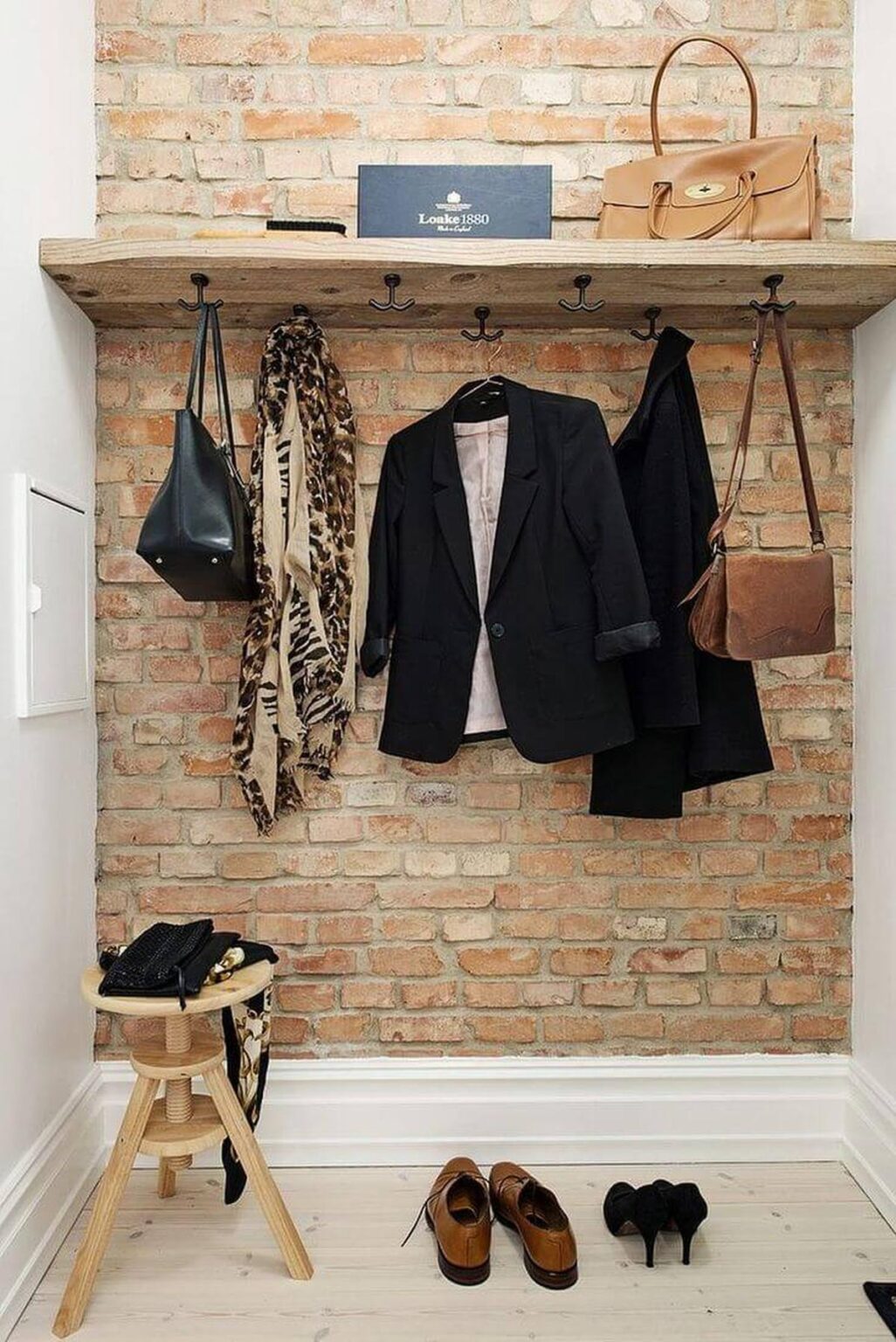 28 Chic Coat Rack Ideas That Are Sure to Impress