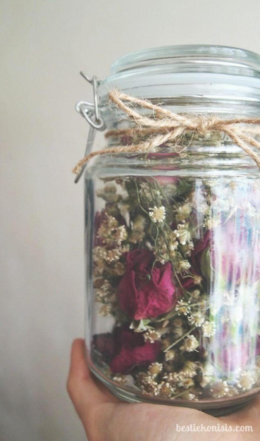 14 Best Farmhouse Flower Arrangements to Brighten Your Home