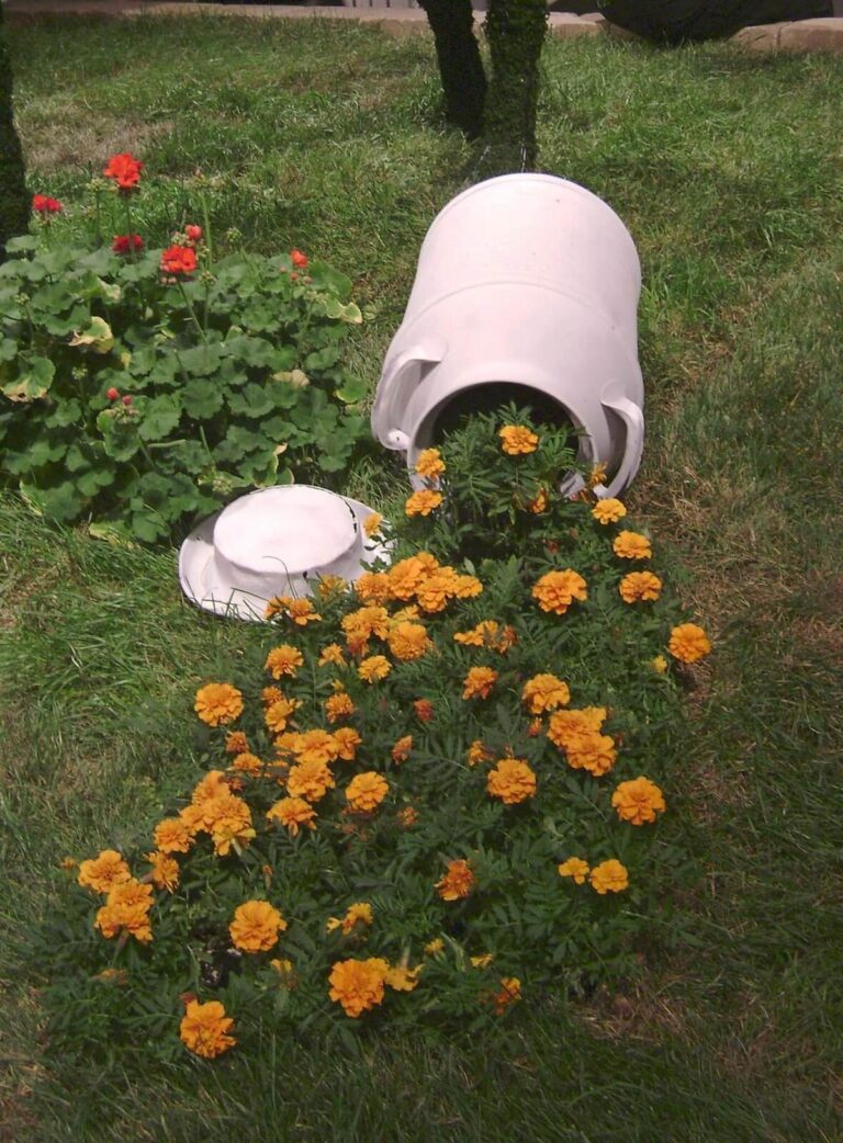 22 Charming Spilled Flower Pot Ideas to Decorate Your Outdoor Space