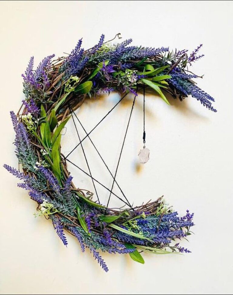 23 Unique Moon Wreath Designs for a Charming Home Vibe