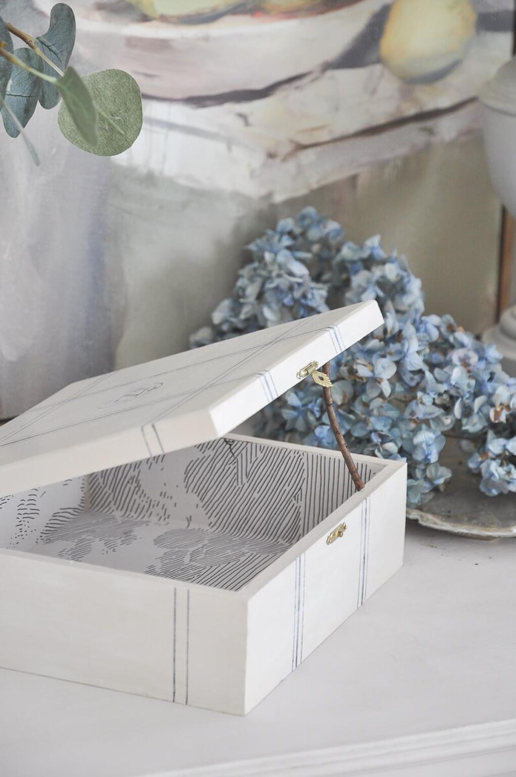 21 Beautiful DIY Jewelry Box Projects for Tidy Spaces