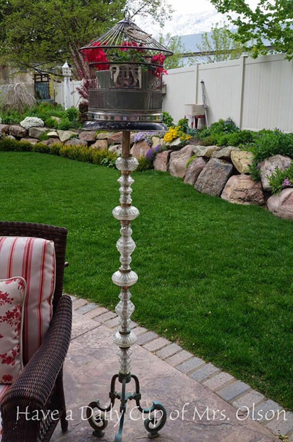 20 Creative Upcycling Ideas for Old Lamps and Shades