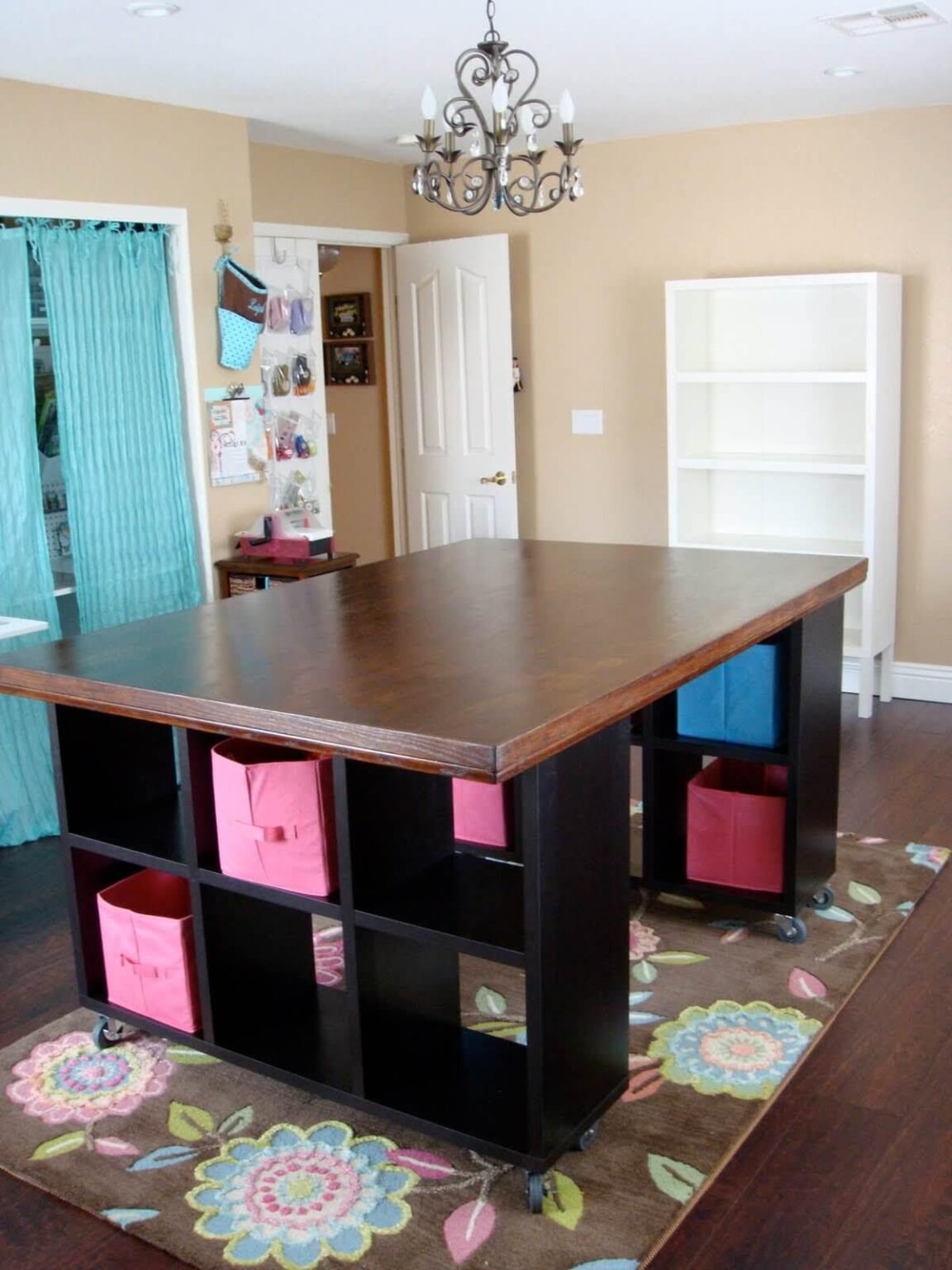 25 DIY Craft Tables and Desks for Ultimate Creative Spaces