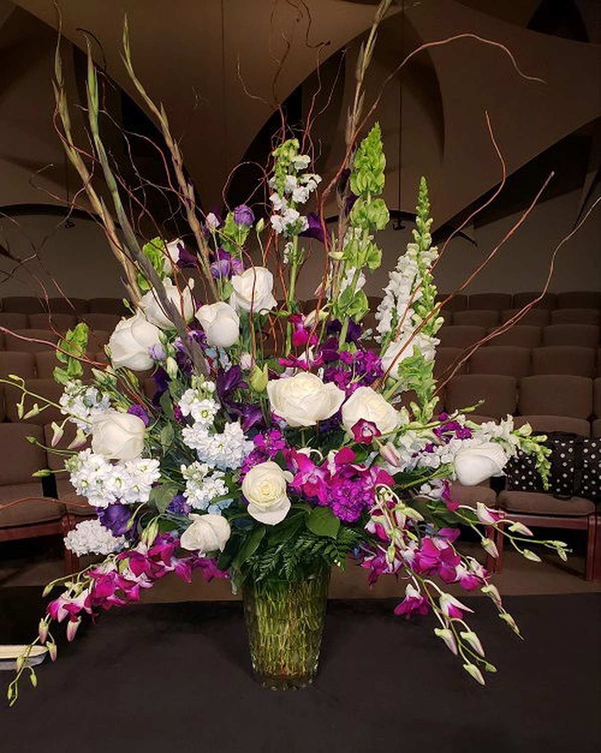 12 Beautiful Celebration of Life Flower Arrangements to Honor Memories