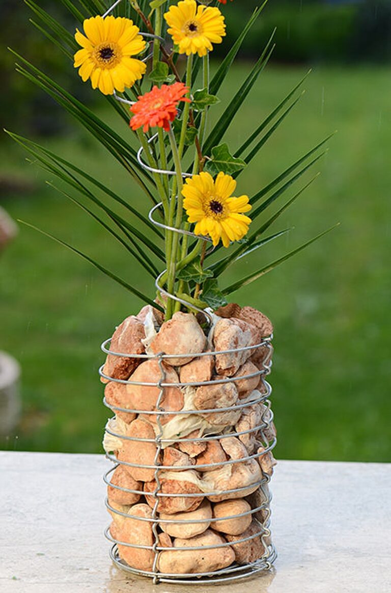 24 Delightful Gabion Plant Stand Ideas for Your Outdoor Oasis