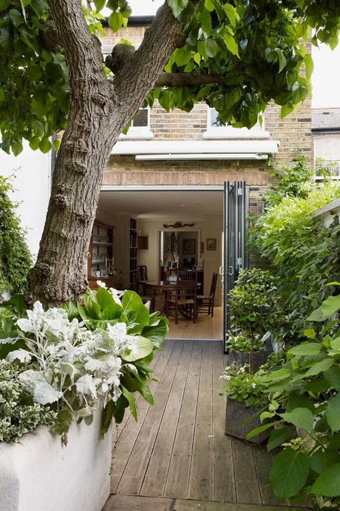 81 Cozy Small City Garden Ideas to Transform Urban Spaces