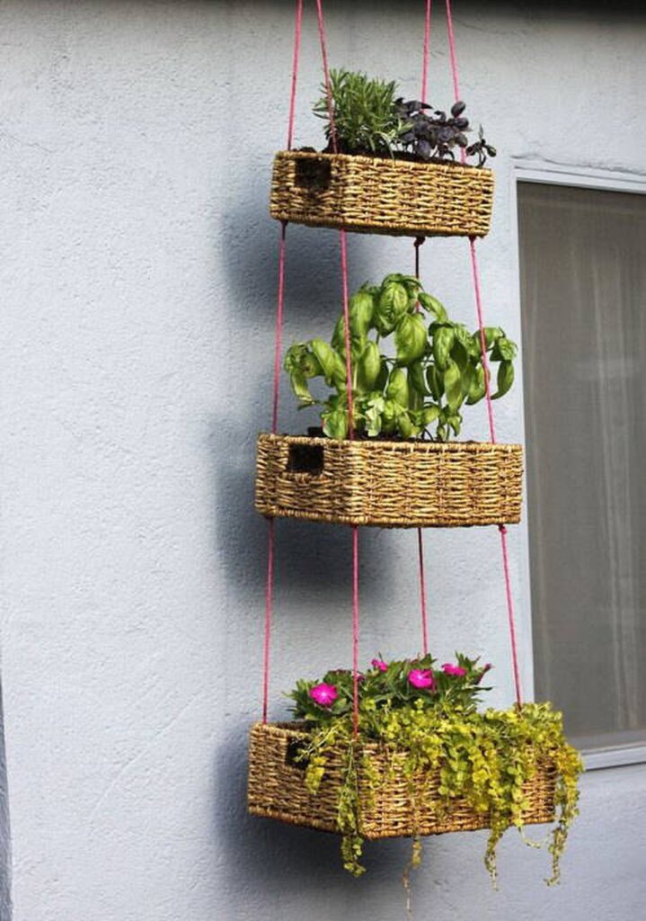 21 Amazing DIYs for Creating Your Own Hanging Garden Today