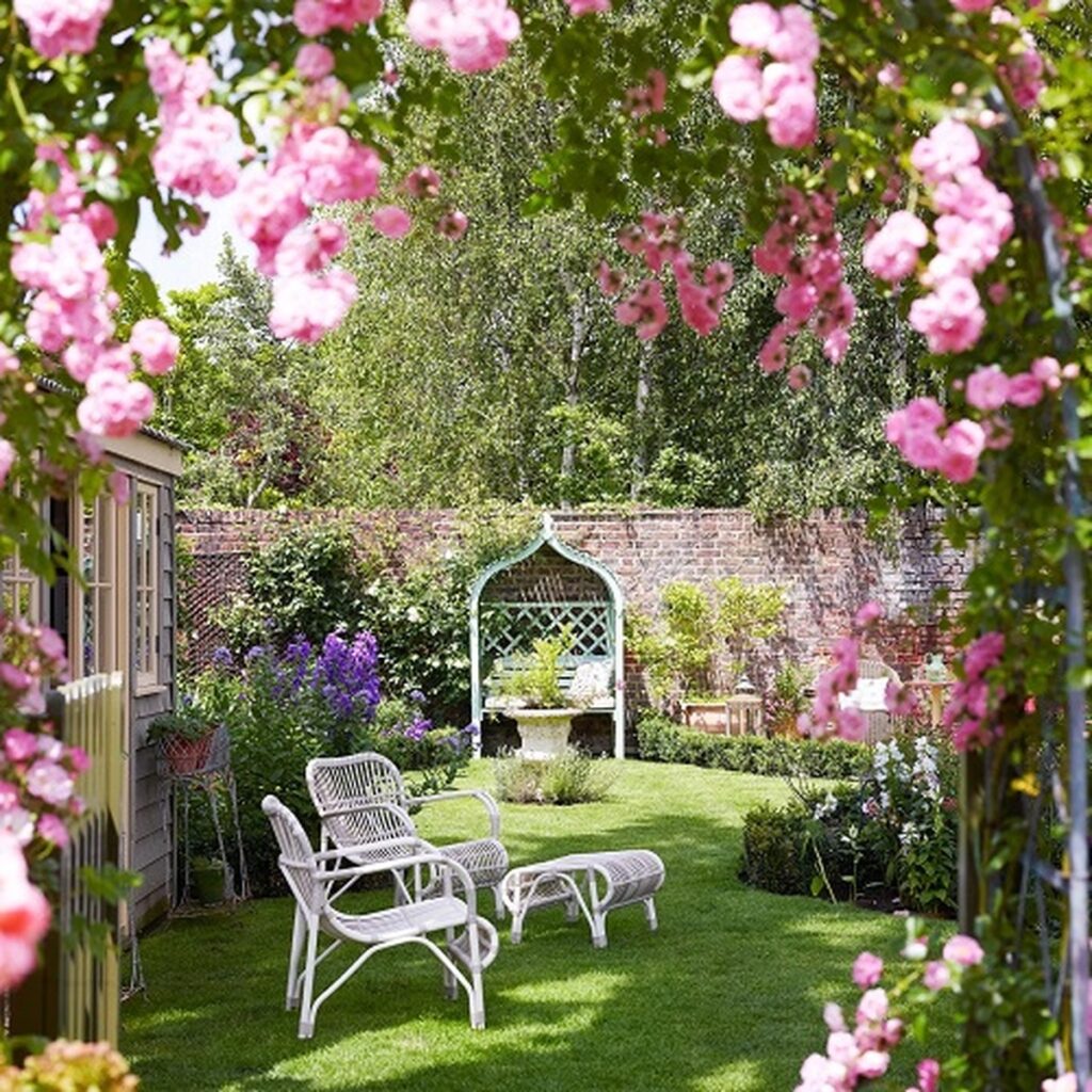 81 Cozy Small City Garden Ideas to Transform Urban Spaces