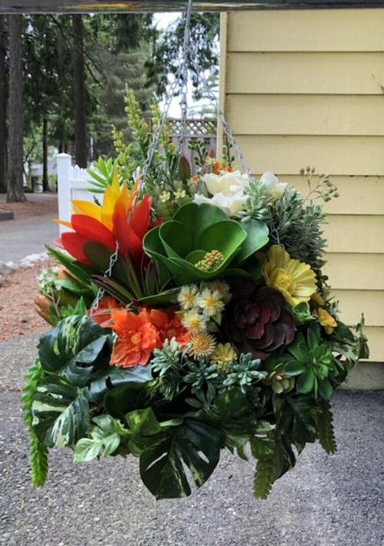 28 Gorgeous Succulent Hanging Garden Ideas to Inspire Your Space