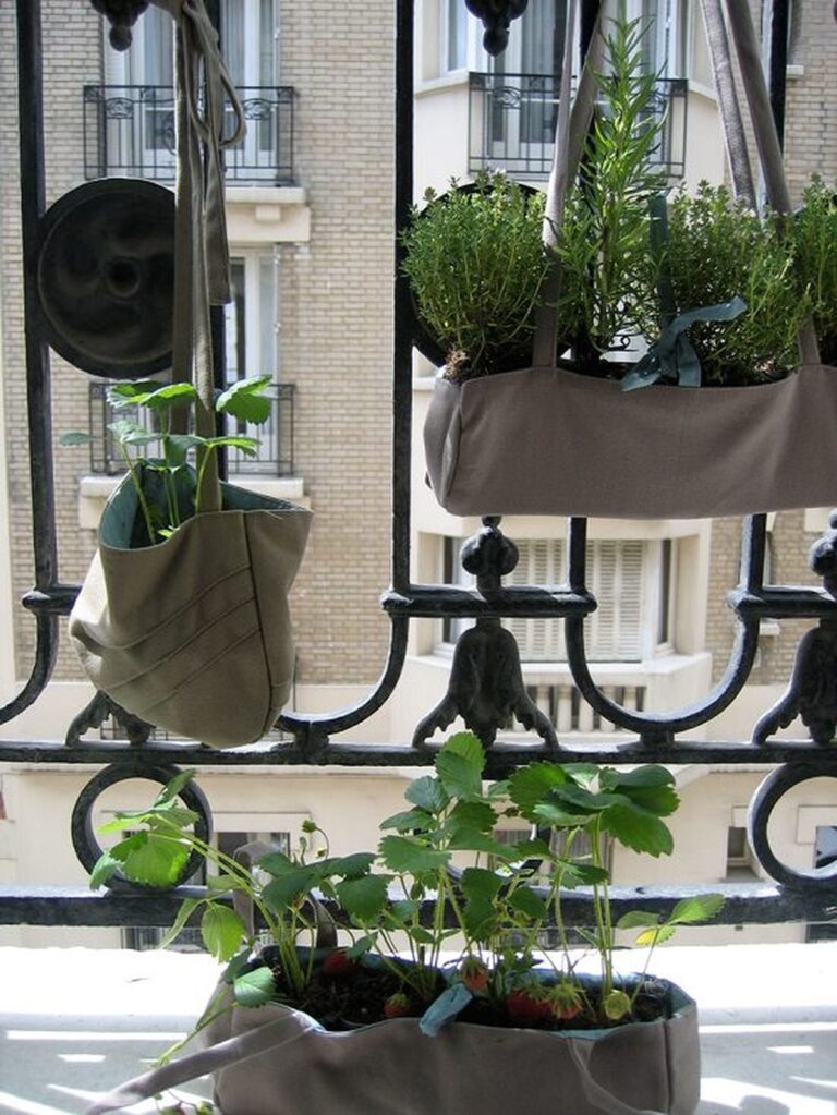26 Clever DIY Railing Planter Ideas For Tiny Balcony Gardens