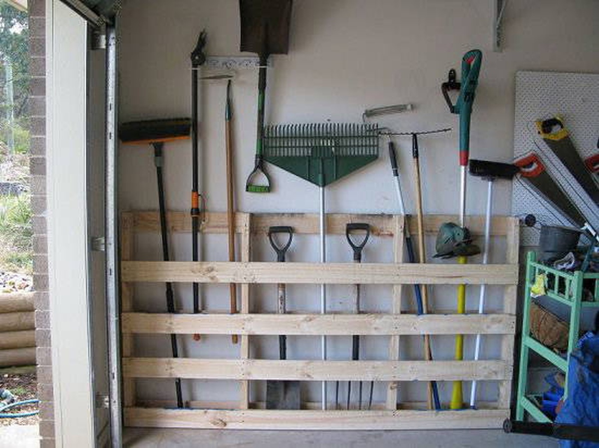 8 Cozy DIY Pallet Tool Organizer Projects For The Garden