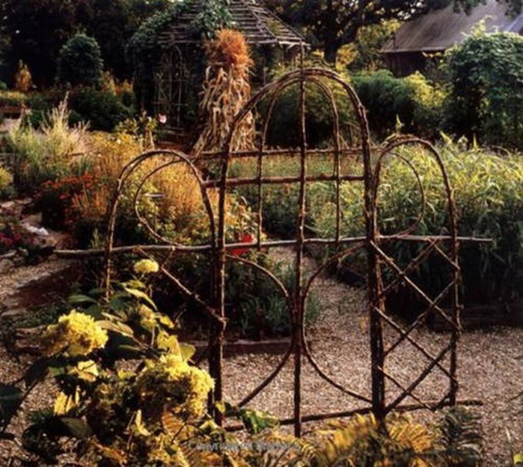 20 Charming DIY Garden Ladders and Trellises Using Tree Branches