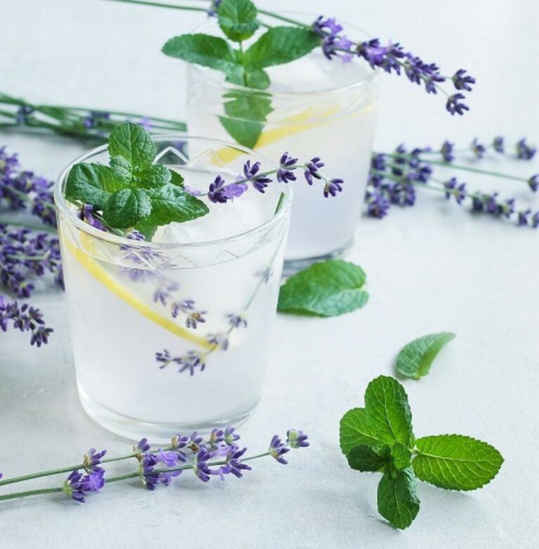 32 Delicious Edible Flowers for Cocktails to Brighten Your Drinks
