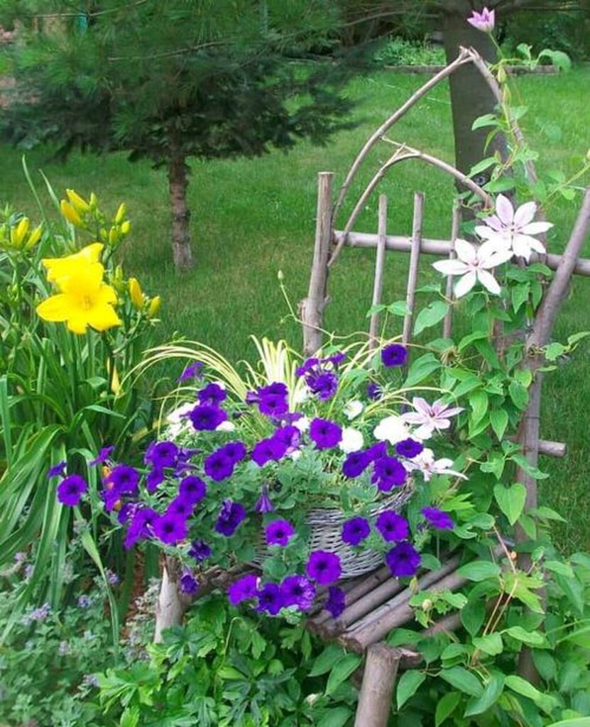 20 Charming DIY Garden Ladders and Trellises Using Tree Branches