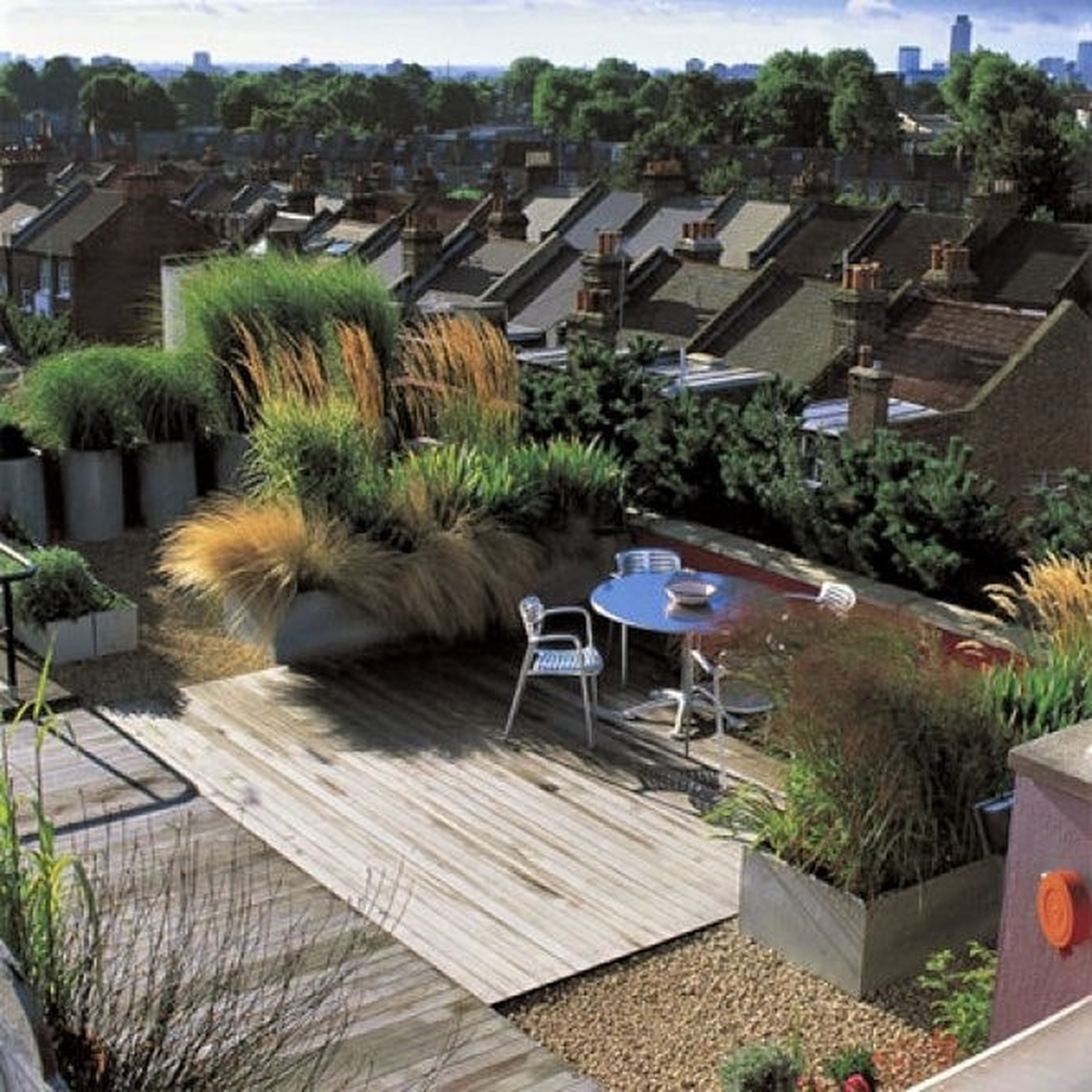 5 Captivating Roof Garden Designs That Brighten Any Home