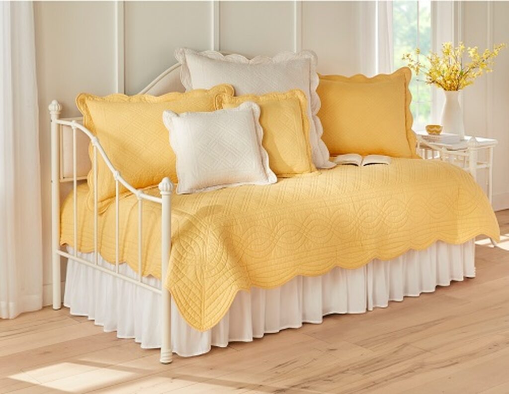 30 Cozy Daybed Ideas for Small Spaces: Stylish Solutions