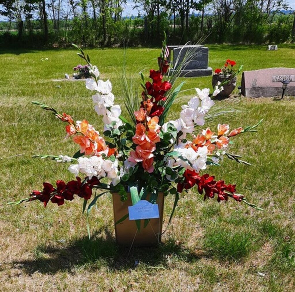 20 Beautiful Flowers for Graves and Cemeteries: Honor Loved Ones