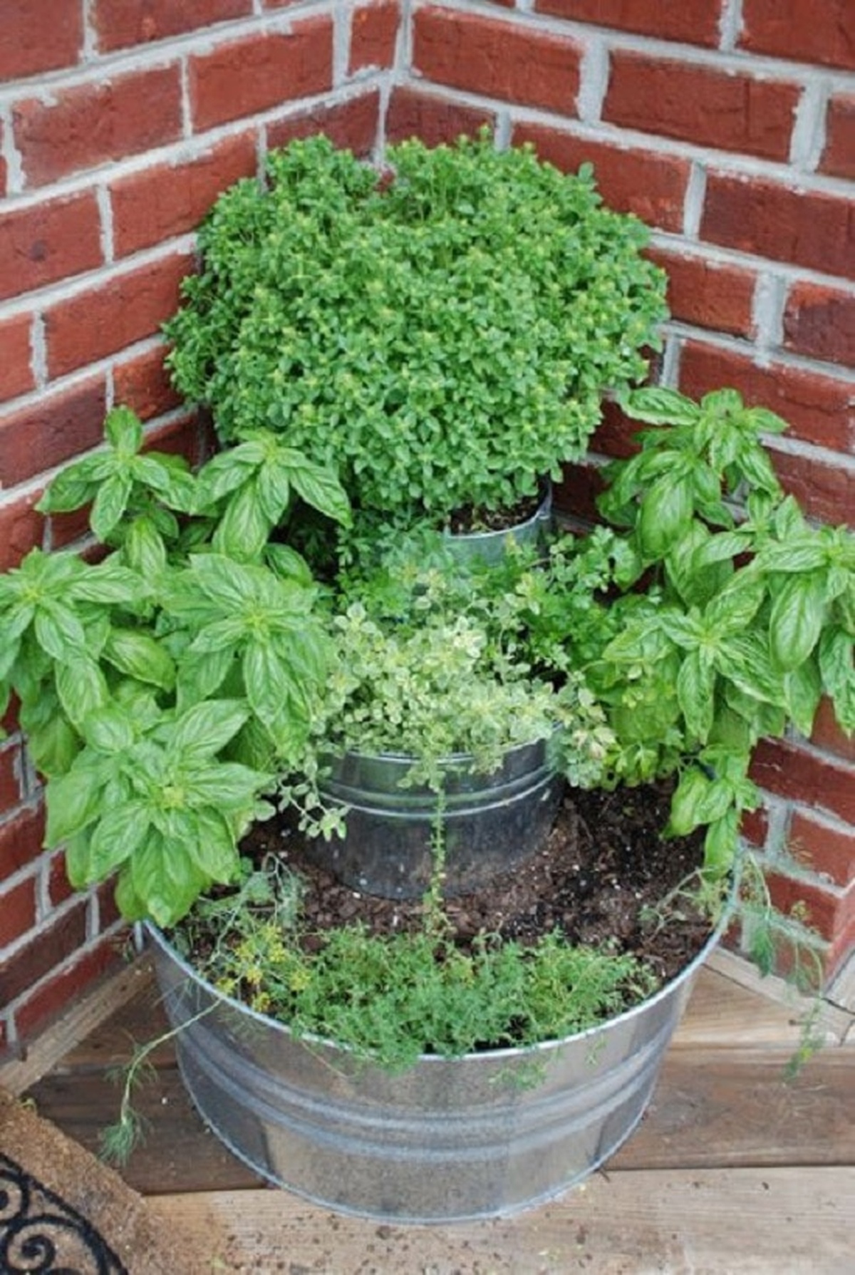 12 Clever Space Saver DIY Herb Tower Ideas for Small Gardens