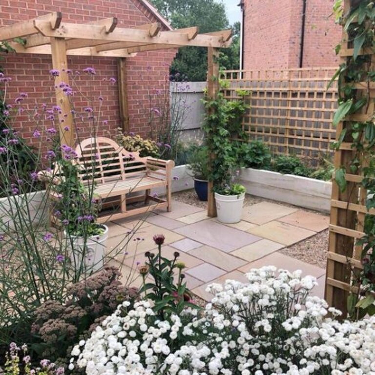 30 Breathtaking Courtyard Garden Pictures to Inspire