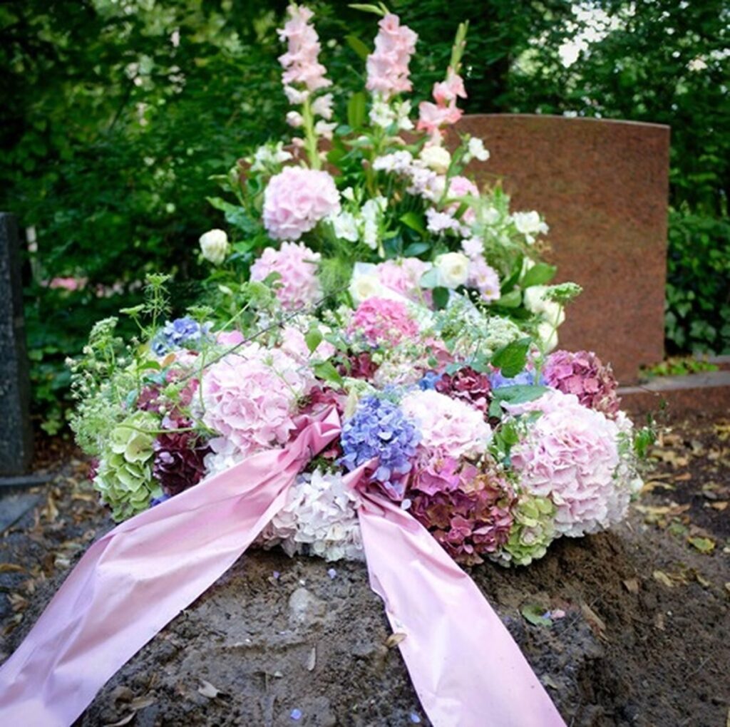 20 Beautiful Flowers for Graves and Cemeteries: Honor Loved Ones
