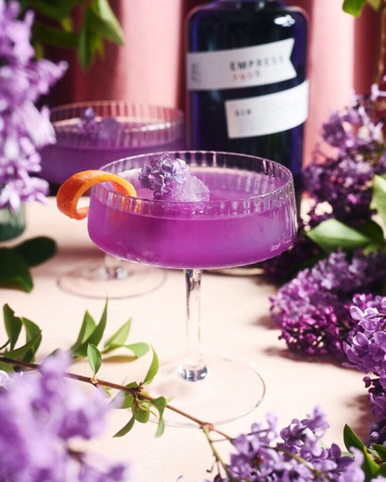 32 Delicious Edible Flowers for Cocktails to Brighten Your Drinks