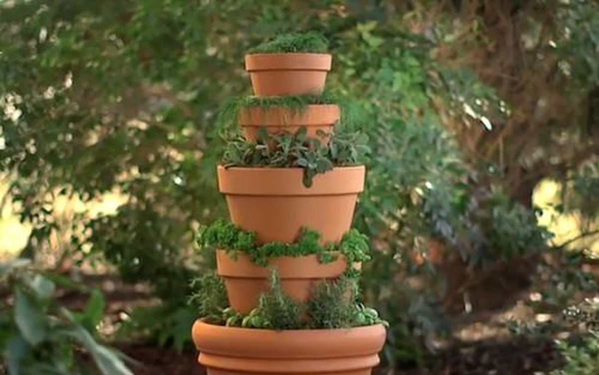 12 Clever Space Saver DIY Herb Tower Ideas for Small Gardens