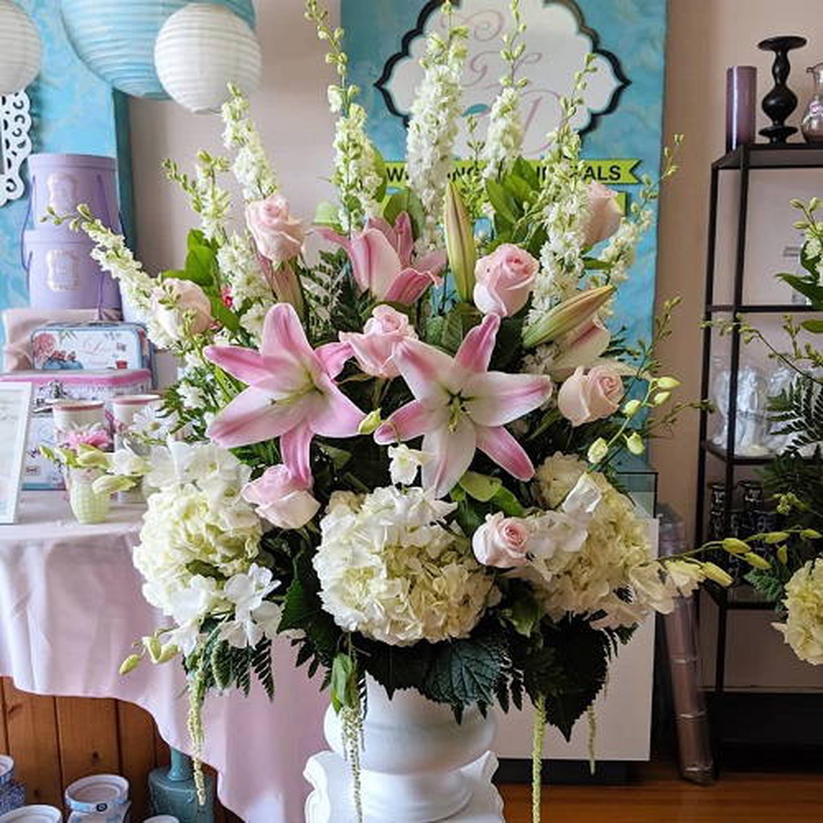 12 Beautiful Celebration of Life Flower Arrangements to Honor Memories