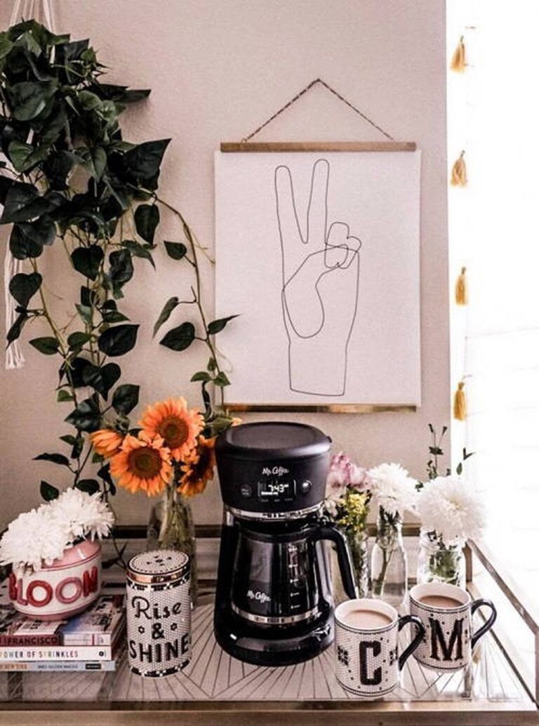 17 Cozy Coffee Space Ideas with Beautiful Plants to Enjoy
