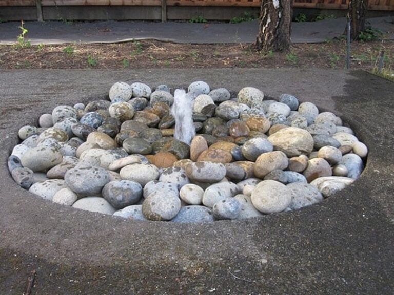 28 Stunning DIY Outdoor Water Fountain Ideas for Your Garden