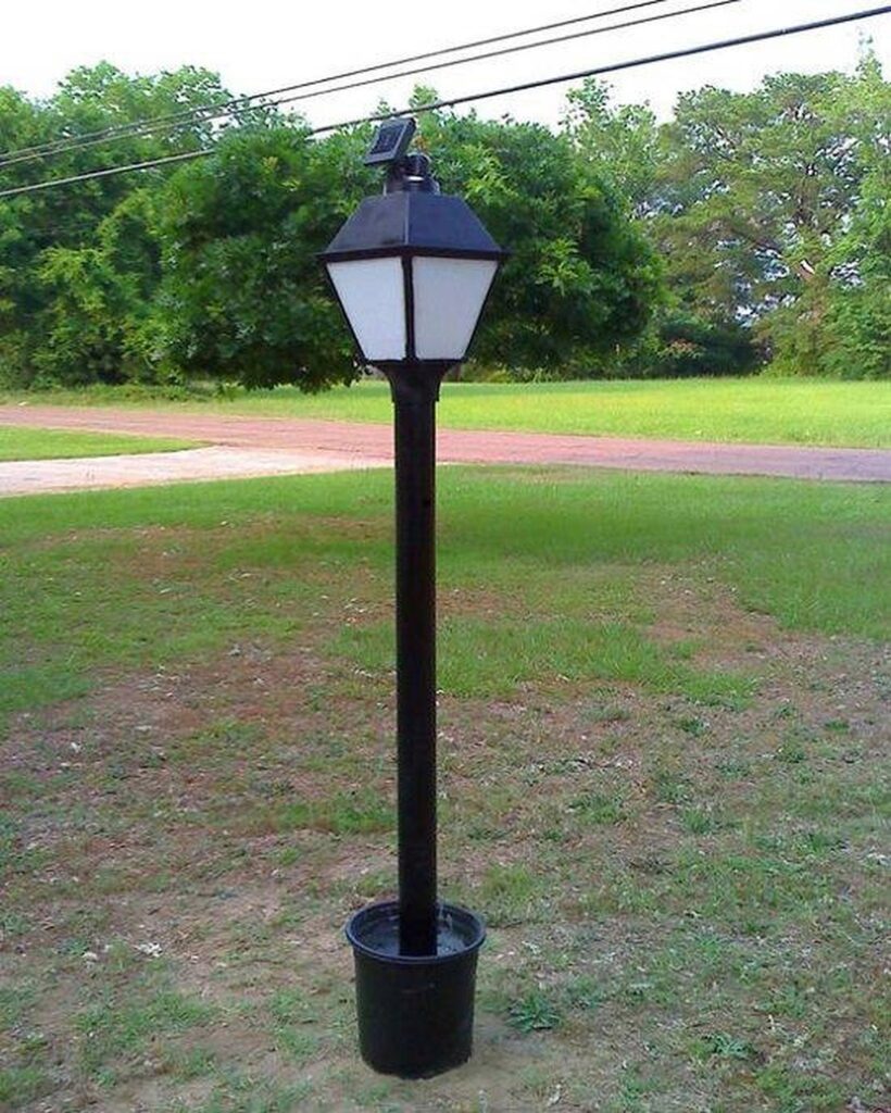 28 Gorgeous DIY Lamp Post Ideas For the Garden That Sparkle