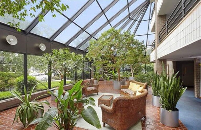 34 Gorgeous Sunroom Ideas With Plants to Brighten Your Space